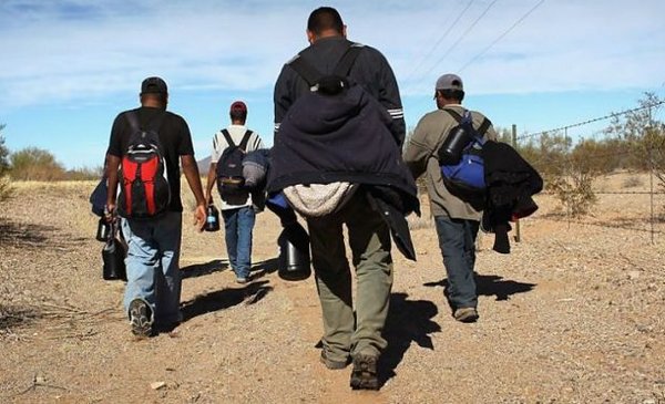 Detienen en Honduras a coyote cuando trasladaba a 15 nicaragüenses