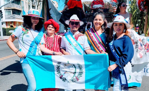 Chapines en Los Ángeles celebran la Independencia con alegre desfile en ...